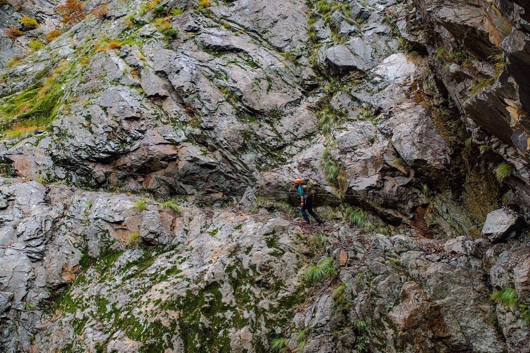 A closed and breathtaking scenery of a precipitous cliff Shimonorouka ...