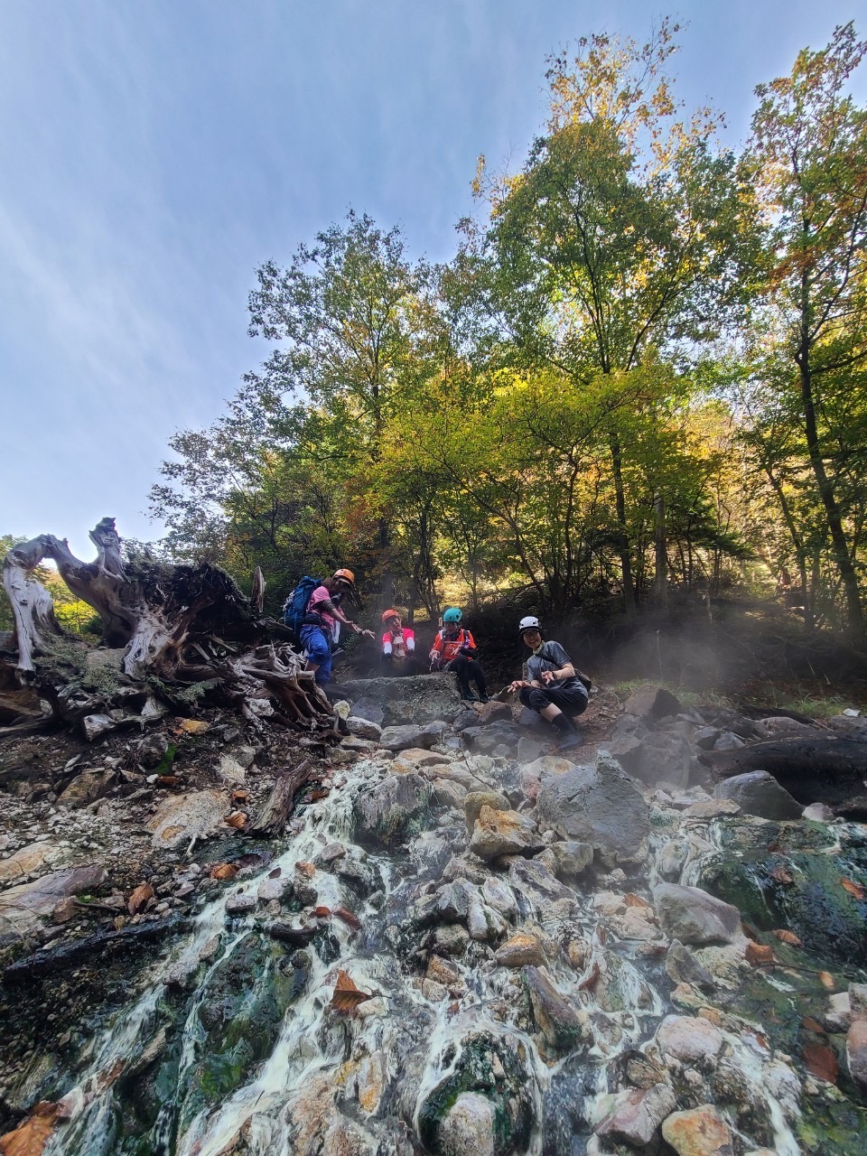 To the unexplored Yuzawa fountain tower! Onsen Adventure Trekking ...